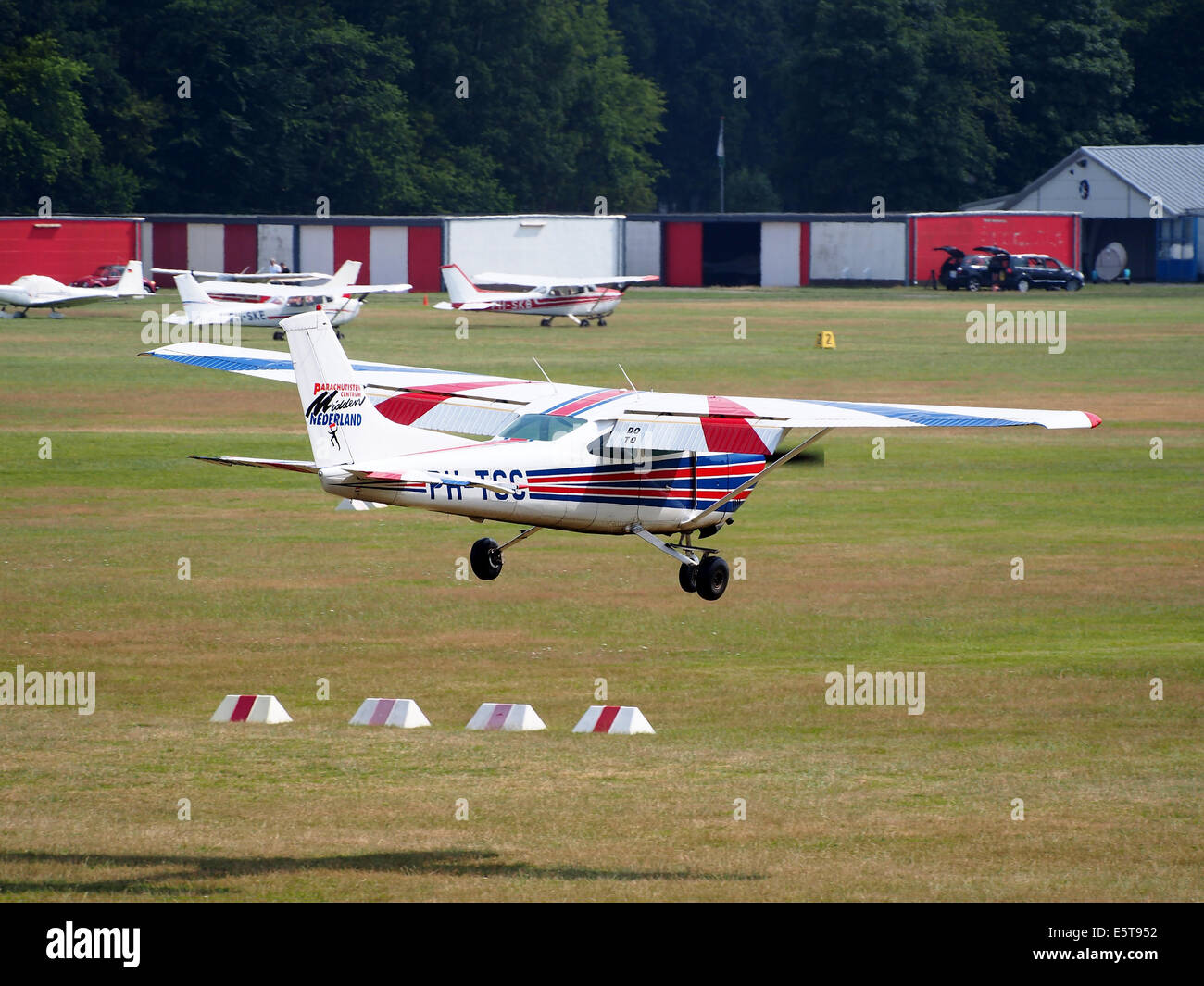 Cessna skylane hi-res stock photography and images - Alamy