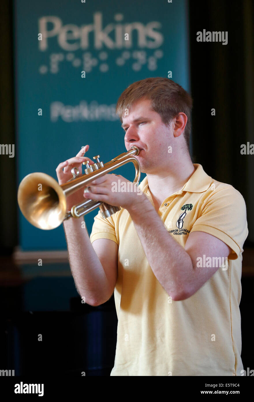 Blind playing instrument hi-res stock photography and images - Alamy