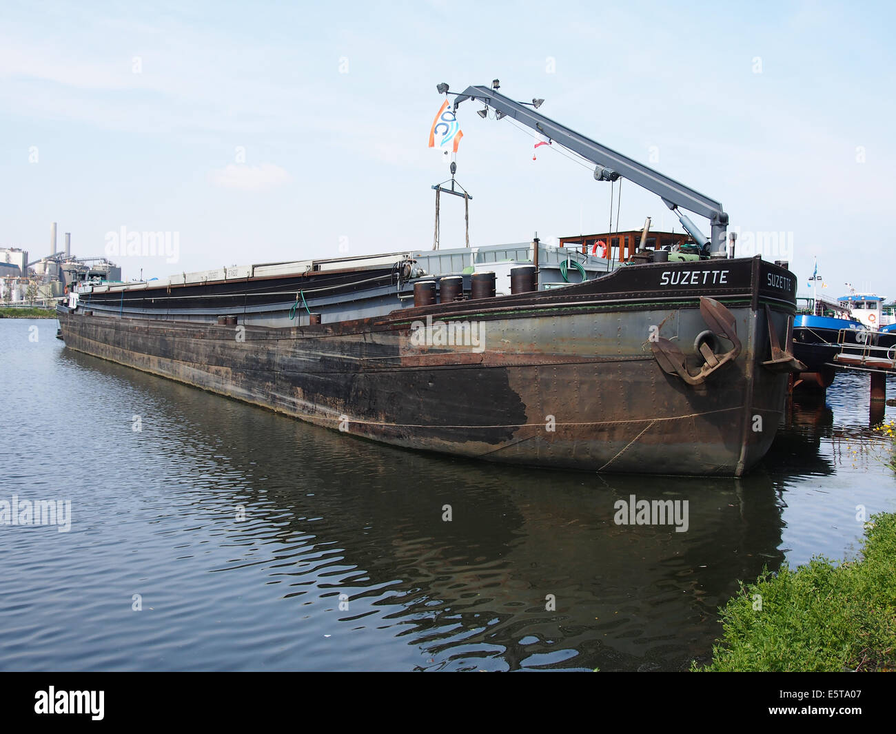 The Suzette, with ENI number 02101637, is a freighter ship used for ...