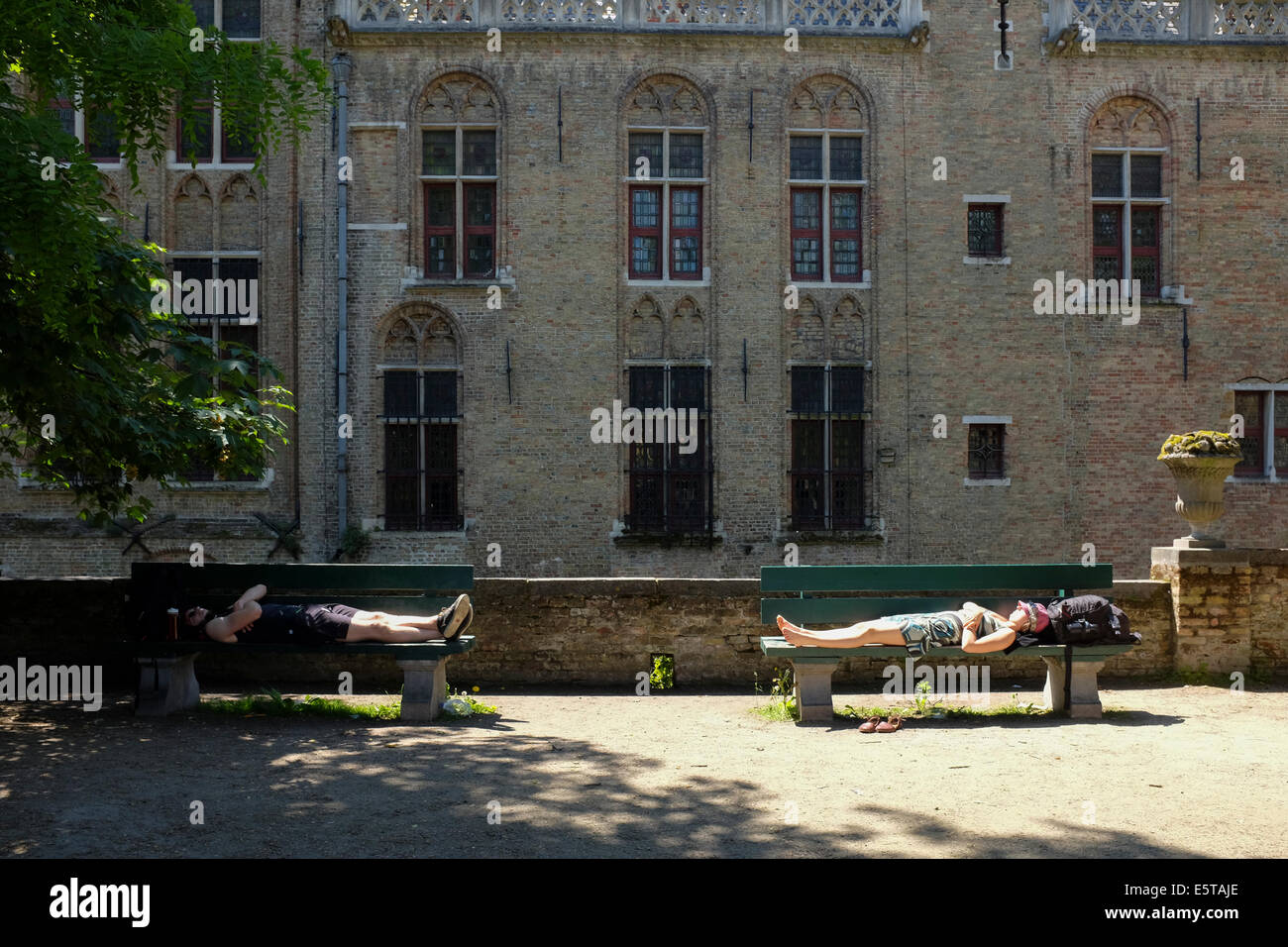 Resting benchs hi-res stock photography and images - Alamy