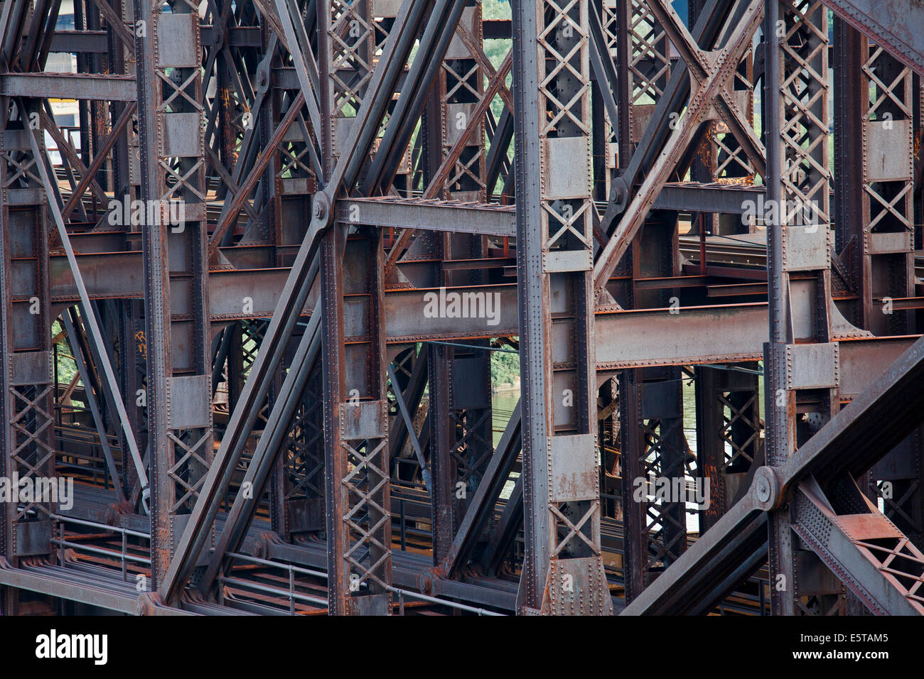 Railroad bridge truss hi-res stock photography and images - Alamy
