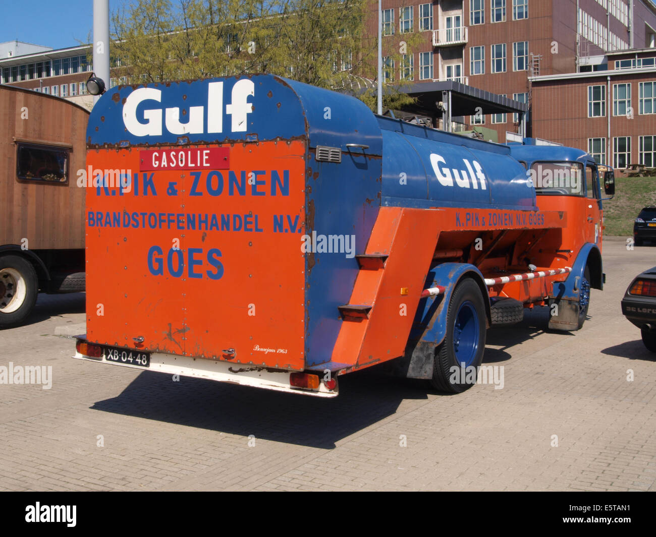 Gulf bowser hi-res stock photography and images - Alamy