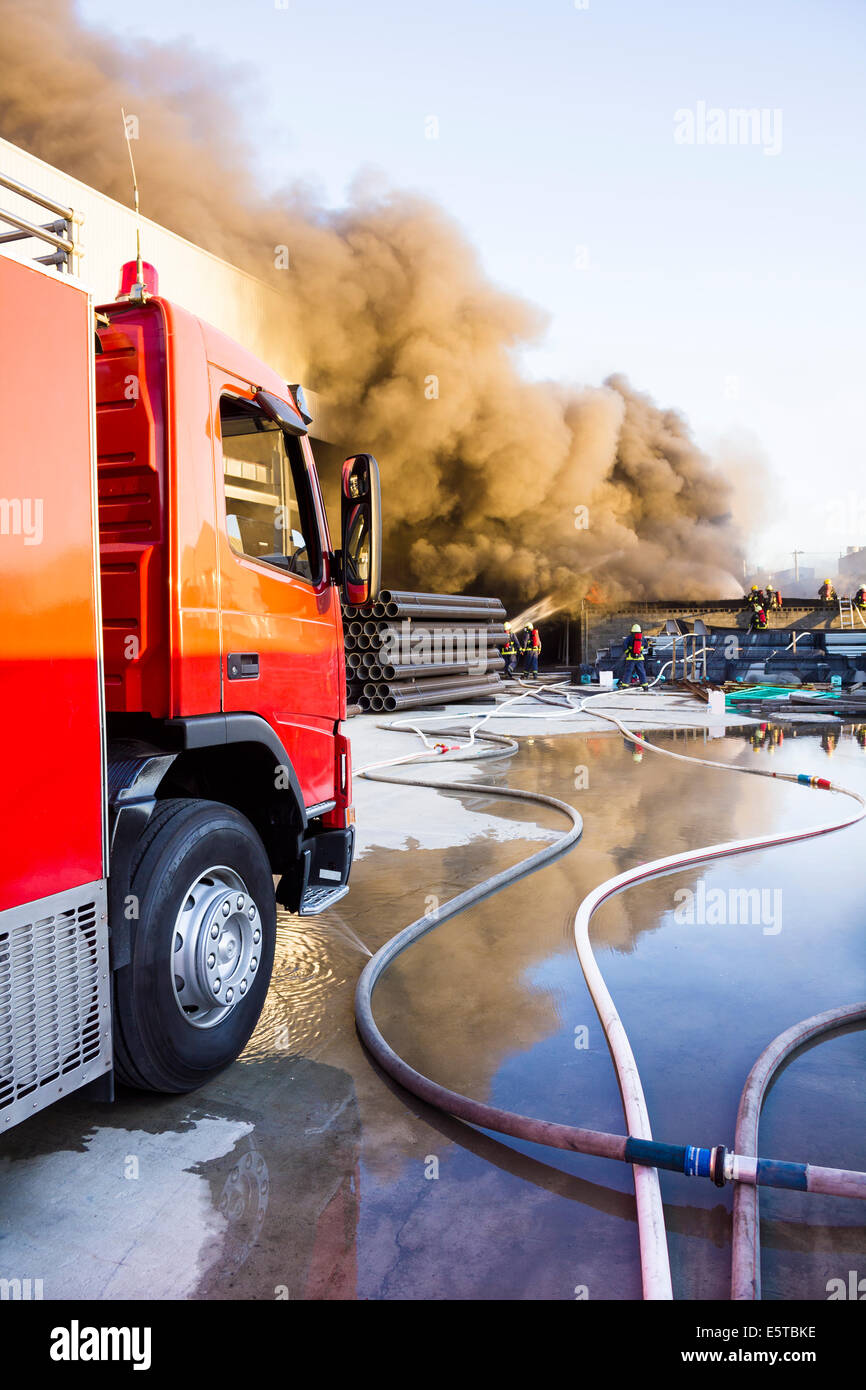Firefighters at accident scene hi-res stock photography and images - Alamy