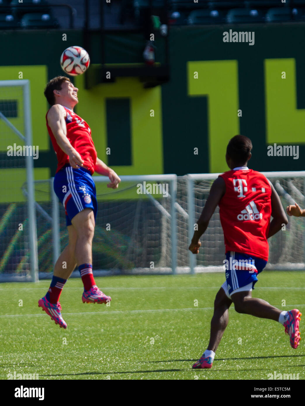 Robert lewandowski fc bayern munchen hi-res stock photography and ...