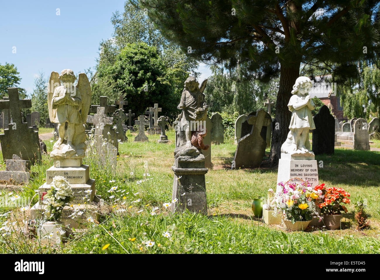 Cemetery grave graveyard children hi-res stock photography and images ...