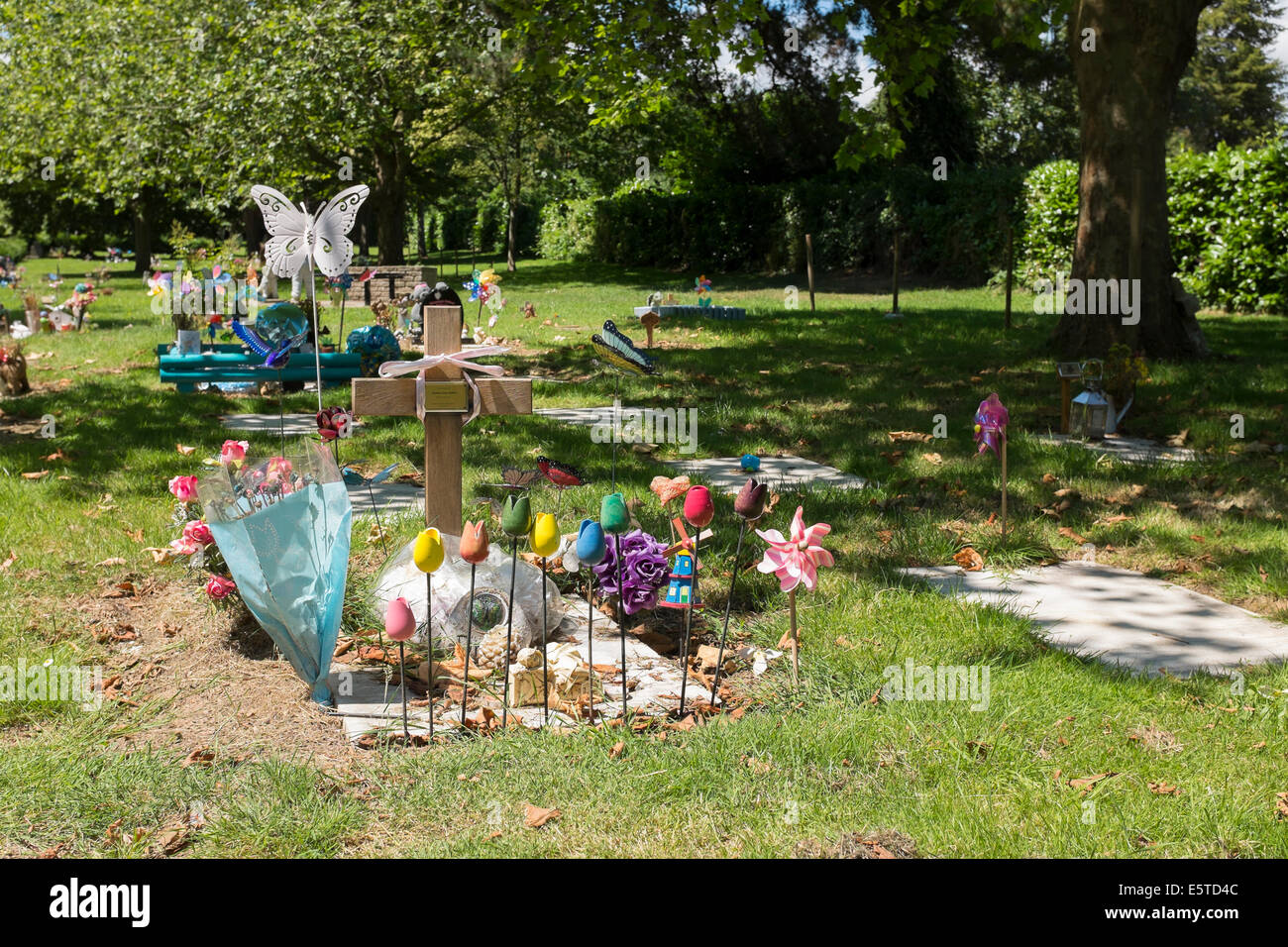Childrens tombs hi-res stock photography and images - Alamy
