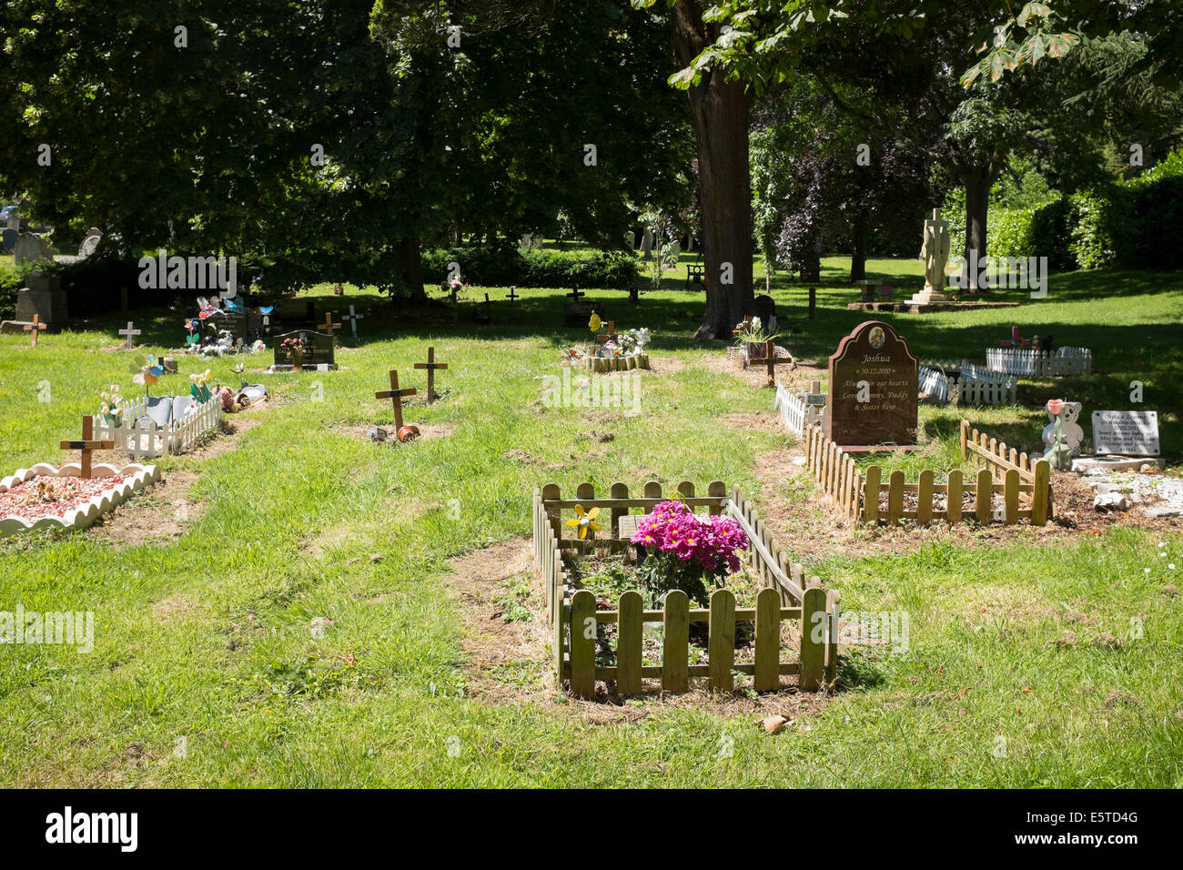 Childrens tombs hi-res stock photography and images - Alamy