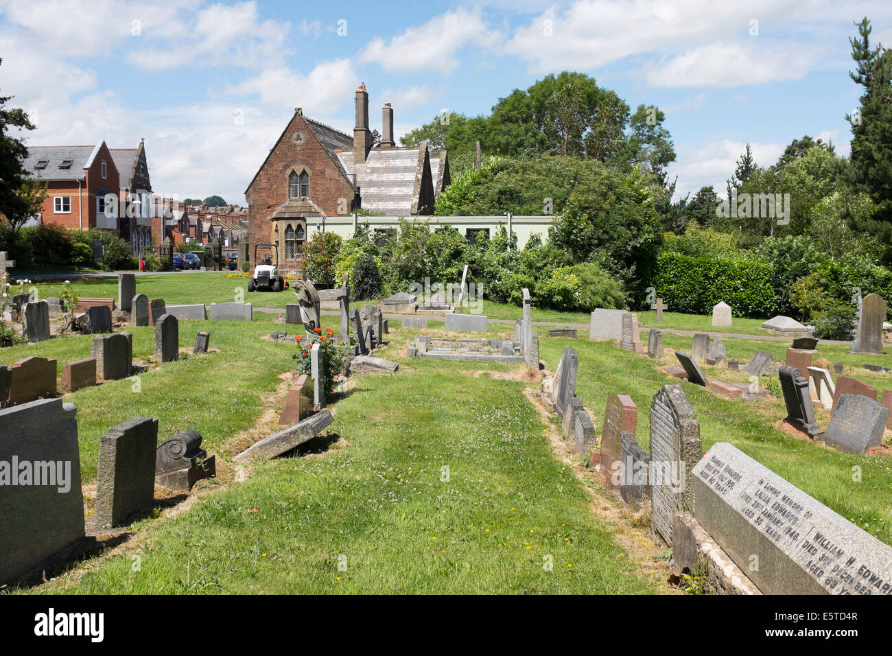 Tombs at cemetery hi-res stock photography and images - Alamy