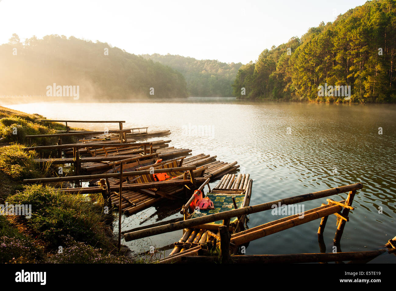 Raft bamboo water transport hi-res stock photography and images - Alamy