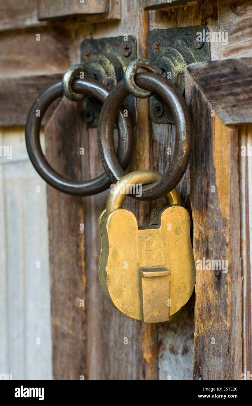 Old lock system hi-res stock photography and images - Alamy