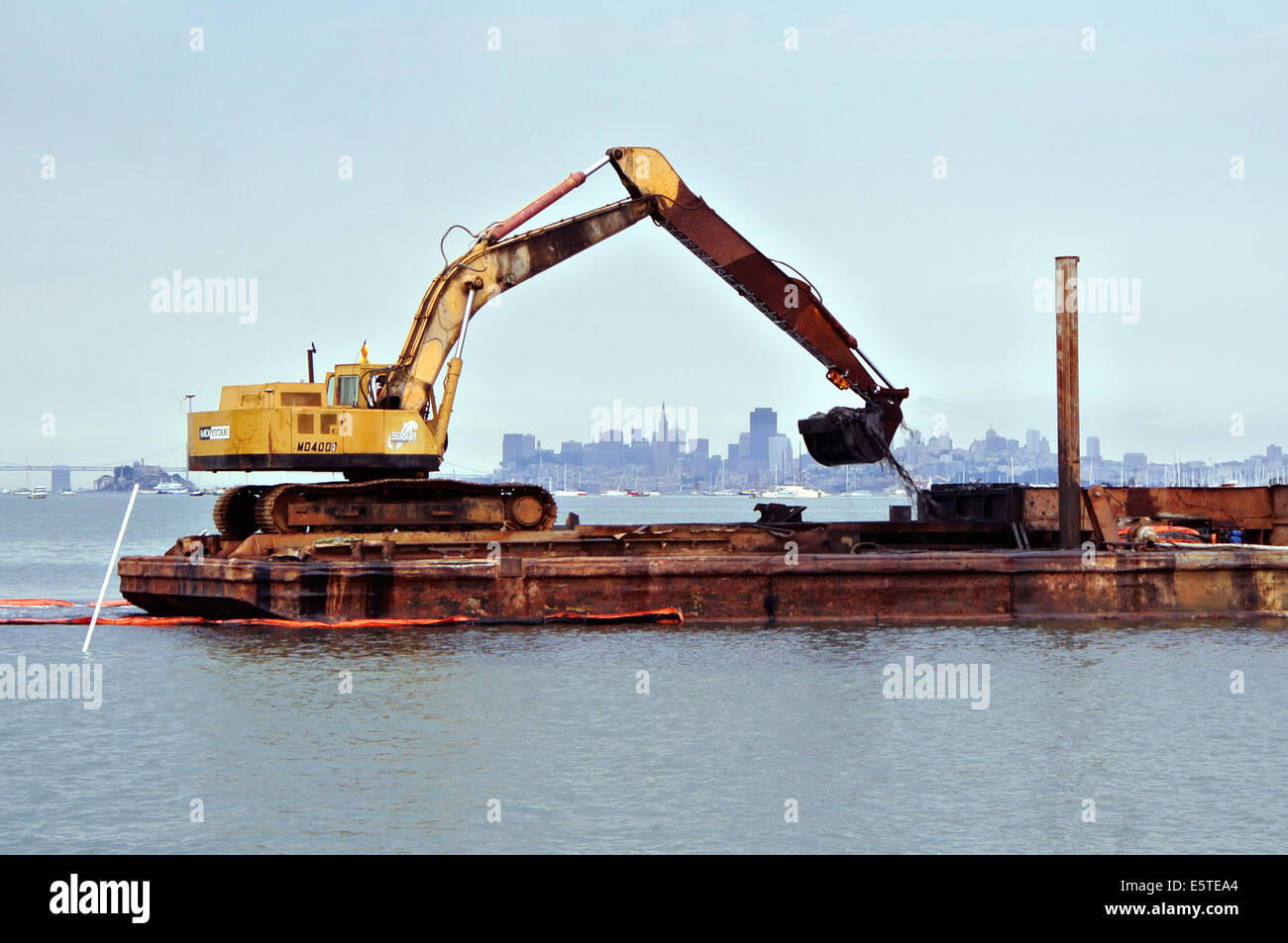 Digging boat san francisco hi-res stock photography and images - Alamy