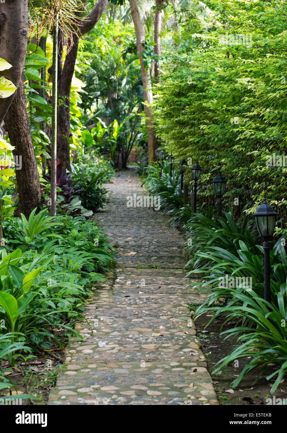 Formal walkway hi-res stock photography and images - Alamy