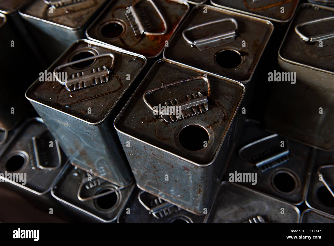 Oil drum bin hi-res stock photography and images - Alamy