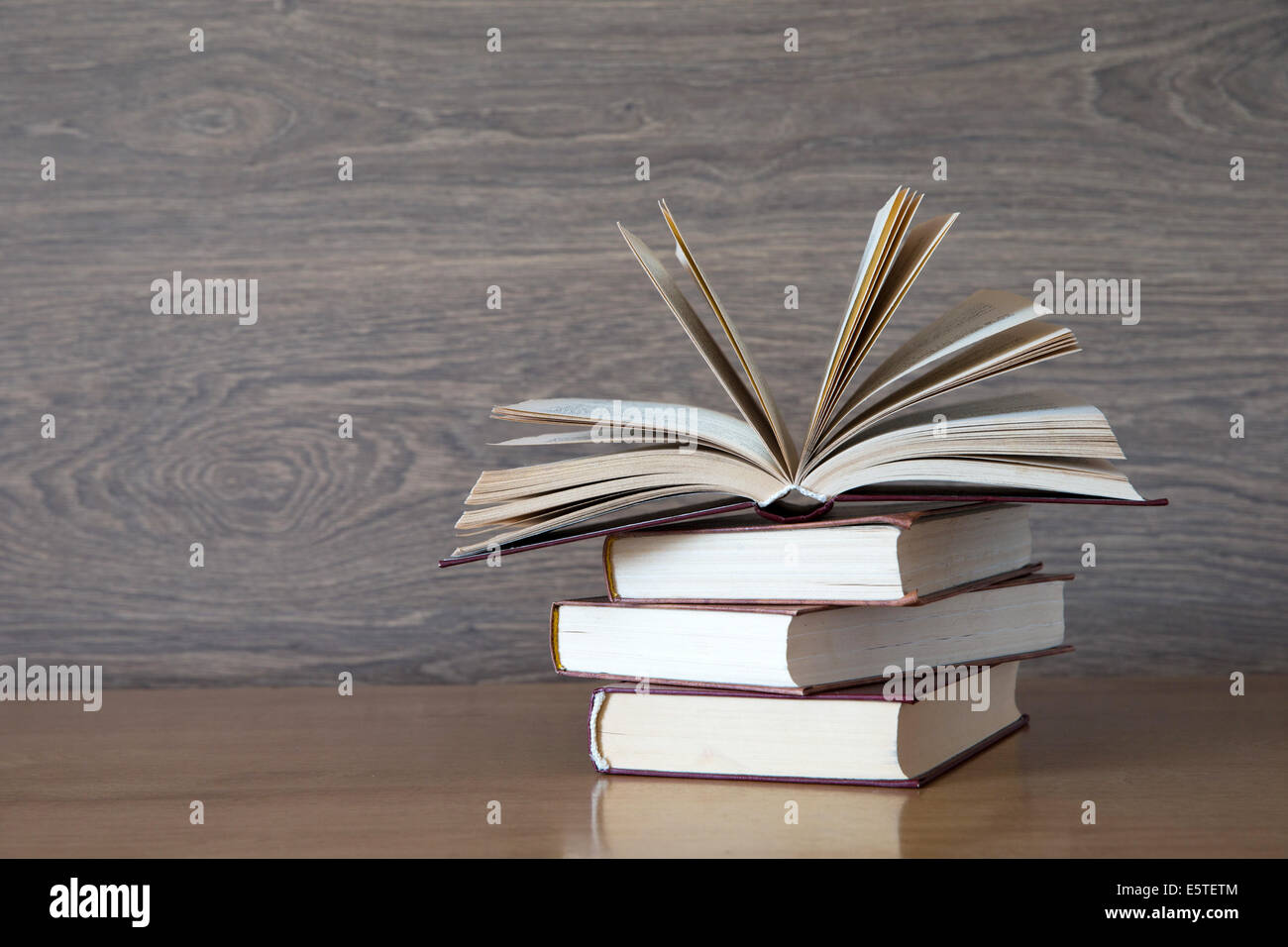 Wooden tabletop and paper hi-res stock photography and images - Alamy
