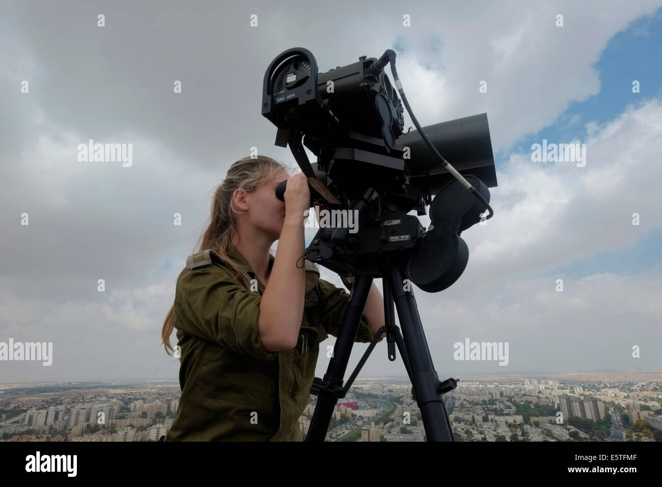 Soldier With Binoculars Stock Photos & Soldier With Binoculars Stock ...