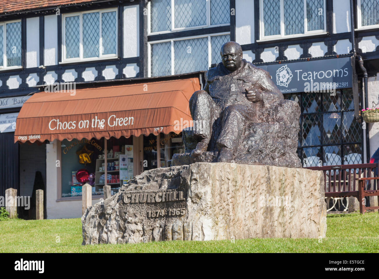 England, Kent, Westerham, Winston Churchill Statue Stock Photo - Alamy