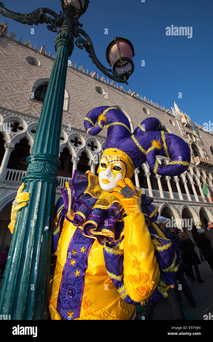 Costumes at venice carnival hi-res stock photography and images - Alamy