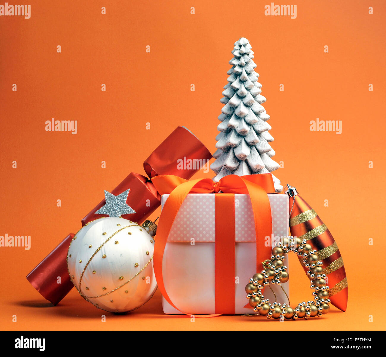 Arrange christmas ornament hi-res stock photography and images - Alamy
