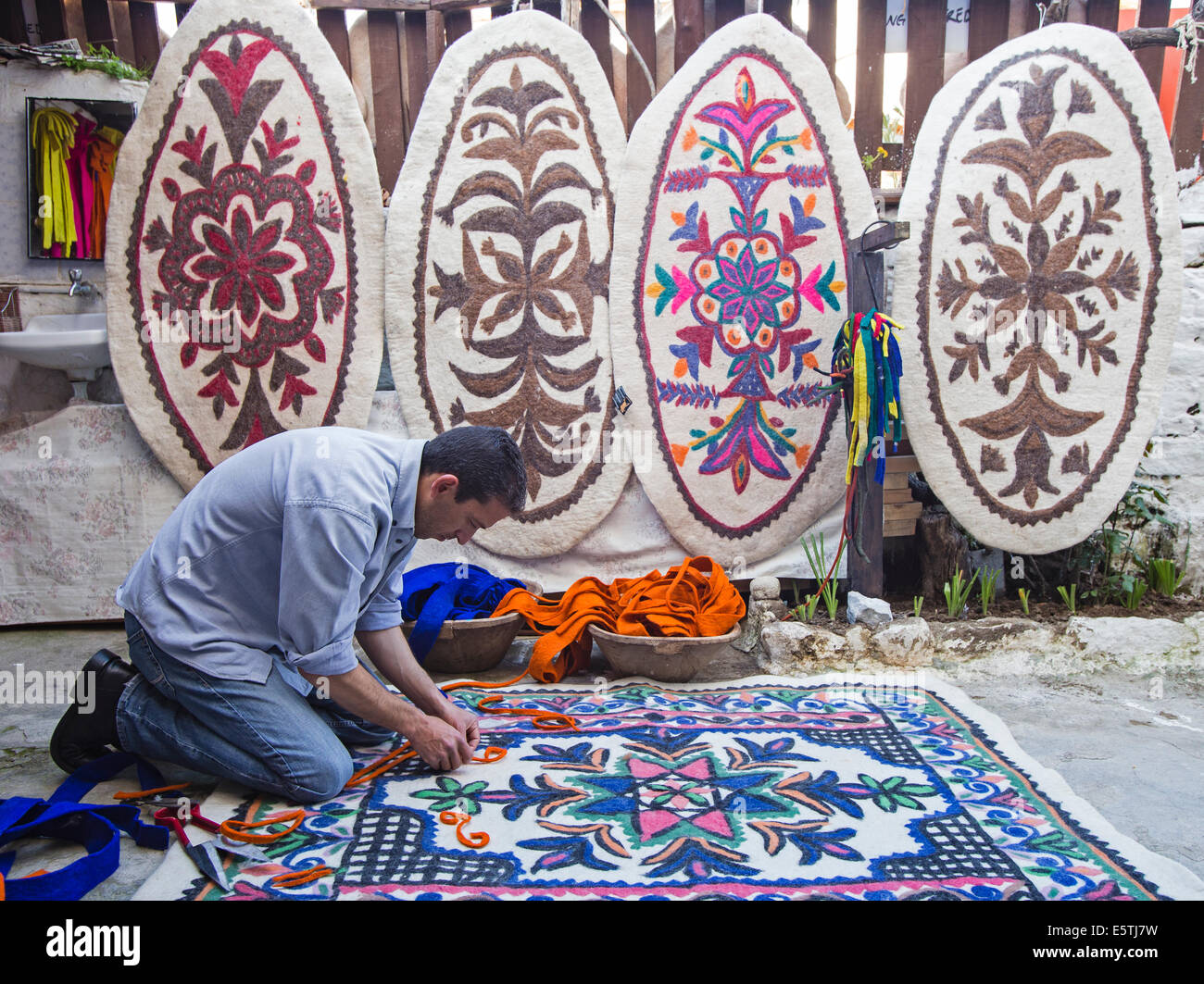 Felt carpet maker Selçuk Turkey Stock Photo - Alamy