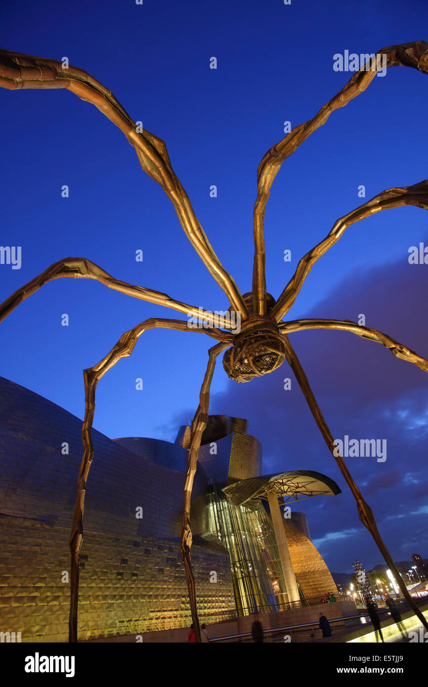 The sculpture Maman by Louis Bourgeois at the Guggenheim Museum of ...