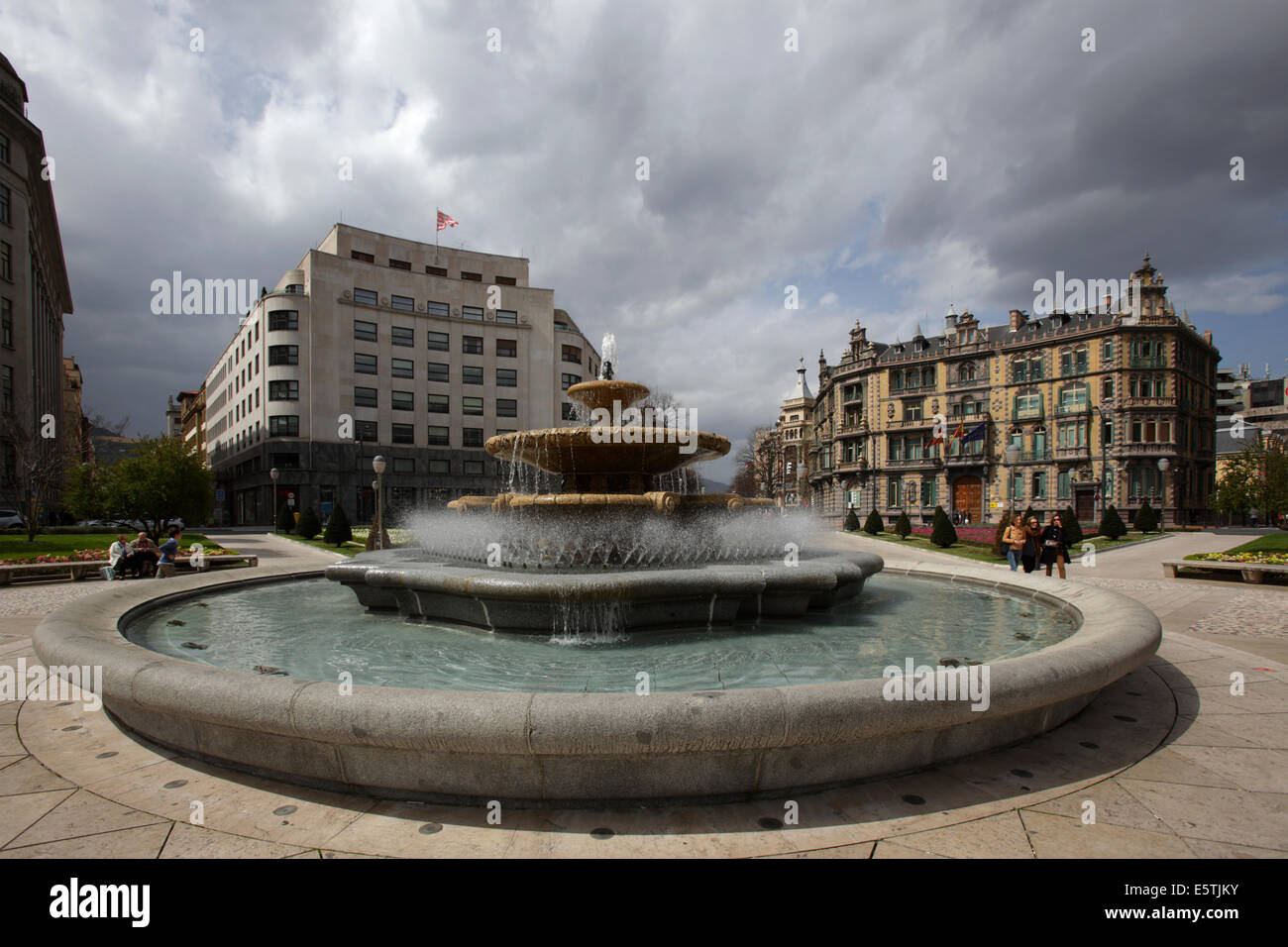 Bilbao square hi-res stock photography and images - Alamy