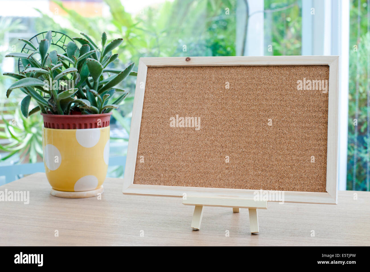 Empty bulletin board hi-res stock photography and images - Alamy