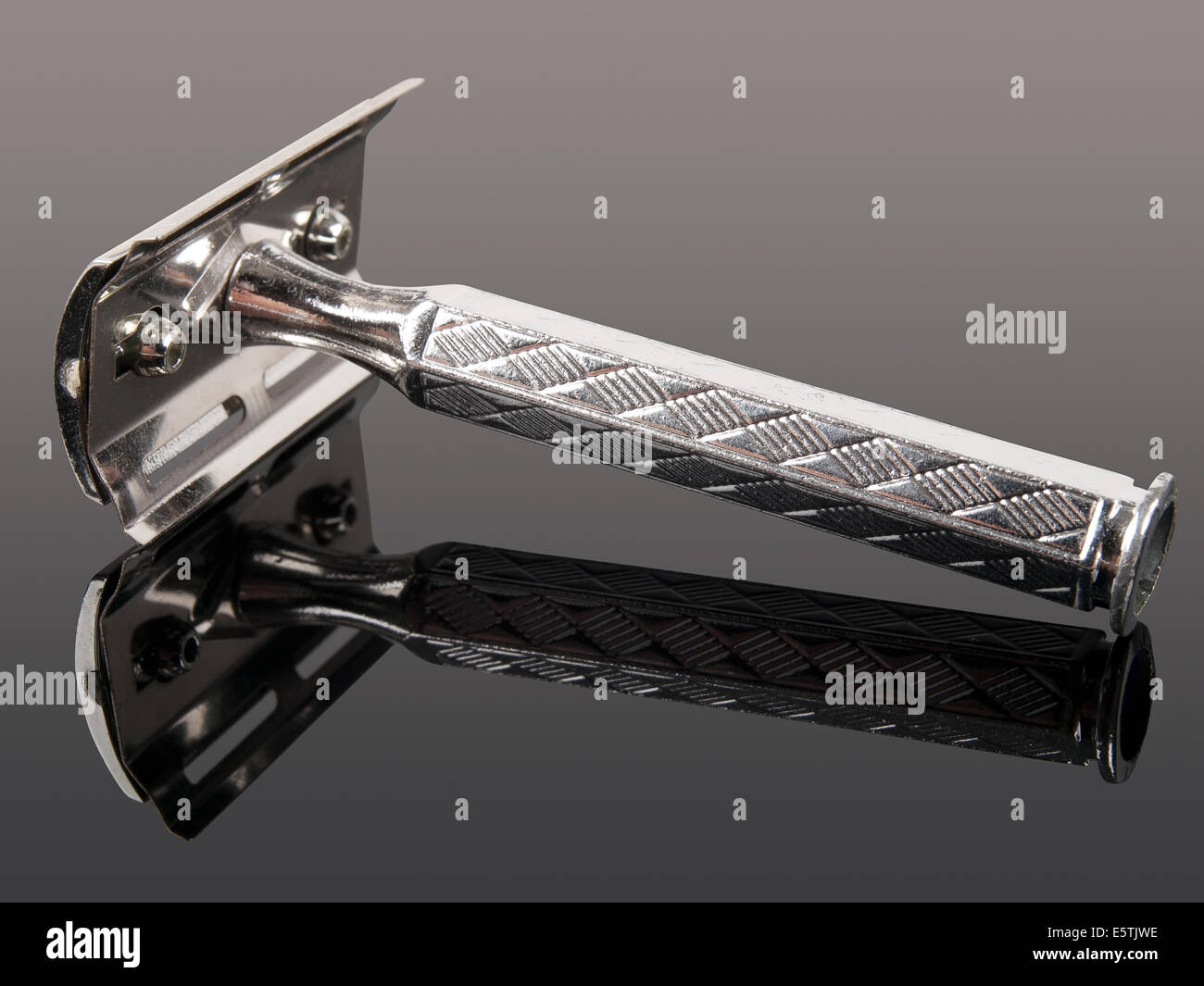 Old razor blade hi-res stock photography and images - Alamy