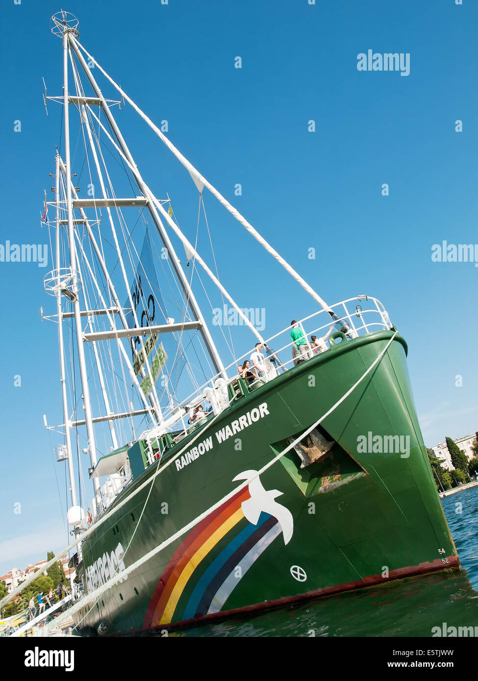 Rainbow warrior greenpeace hi-res stock photography and images - Alamy