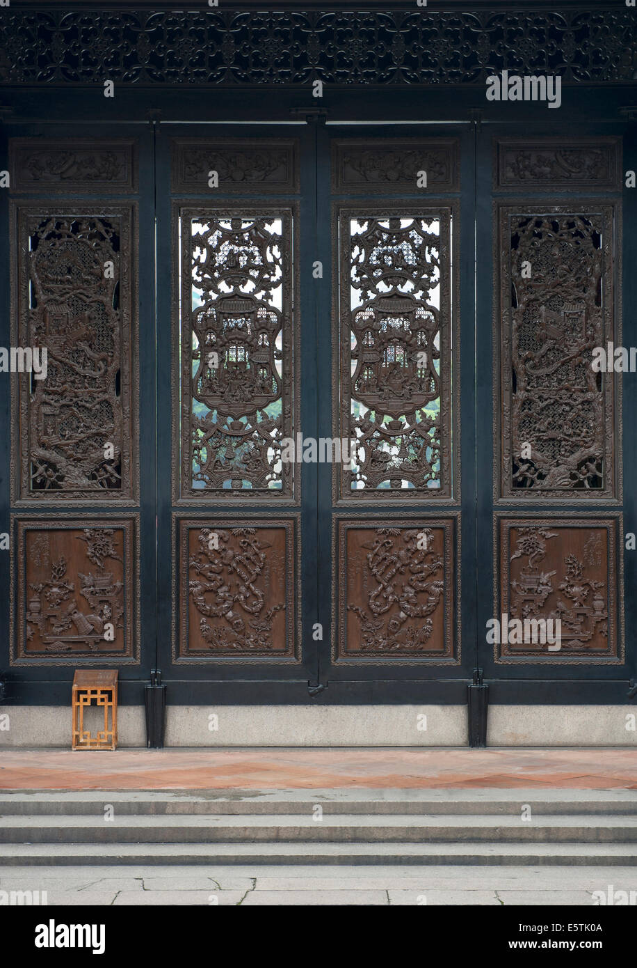 Asian wood door hi-res stock photography and images - Alamy