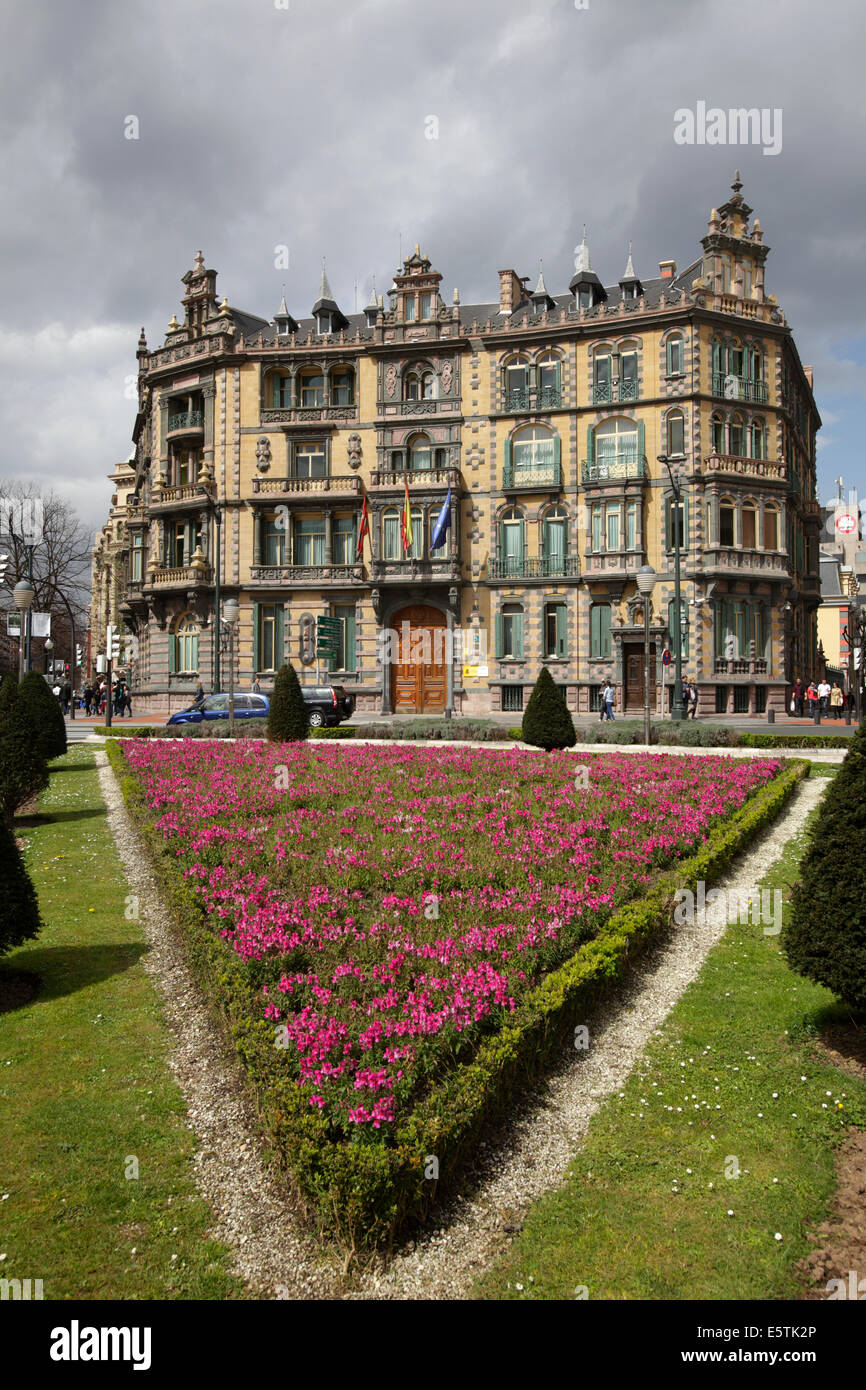 Bilbao square hi-res stock photography and images - Alamy