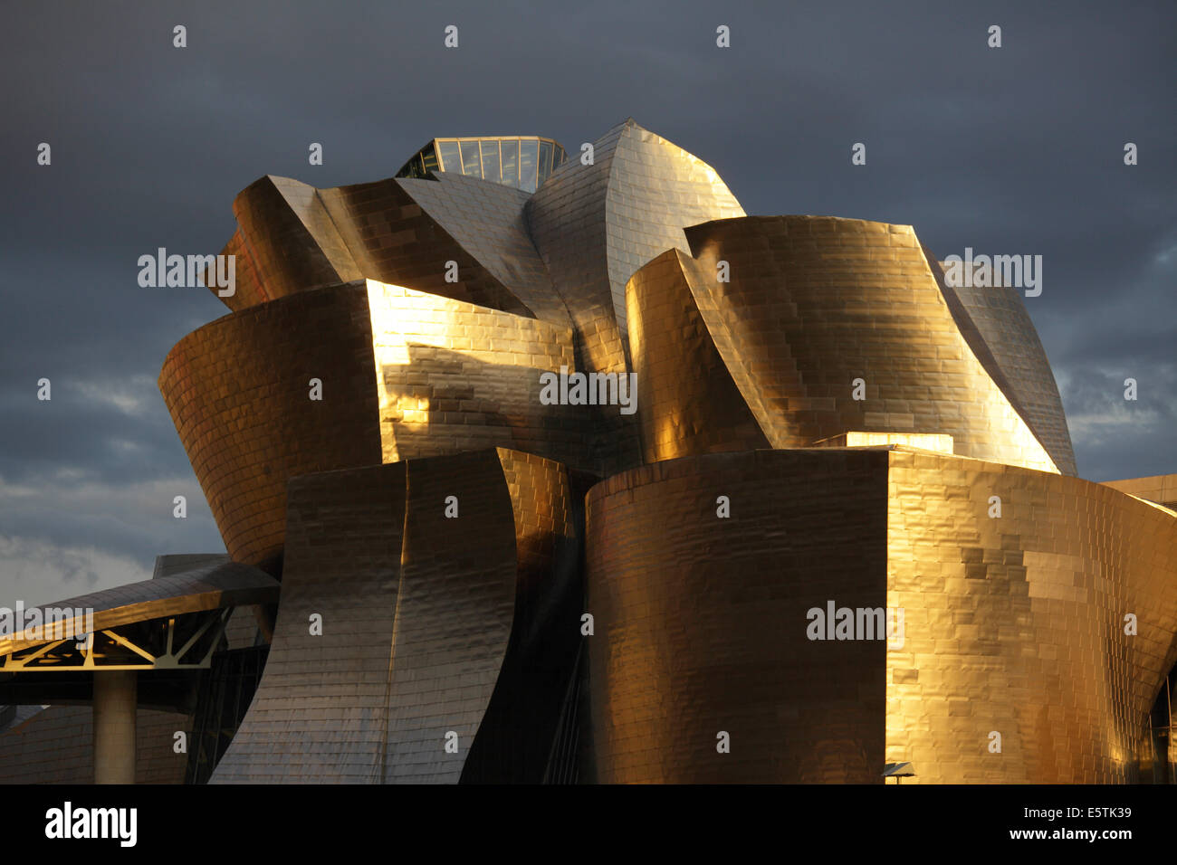 Titanium clad building hi-res stock photography and images - Alamy