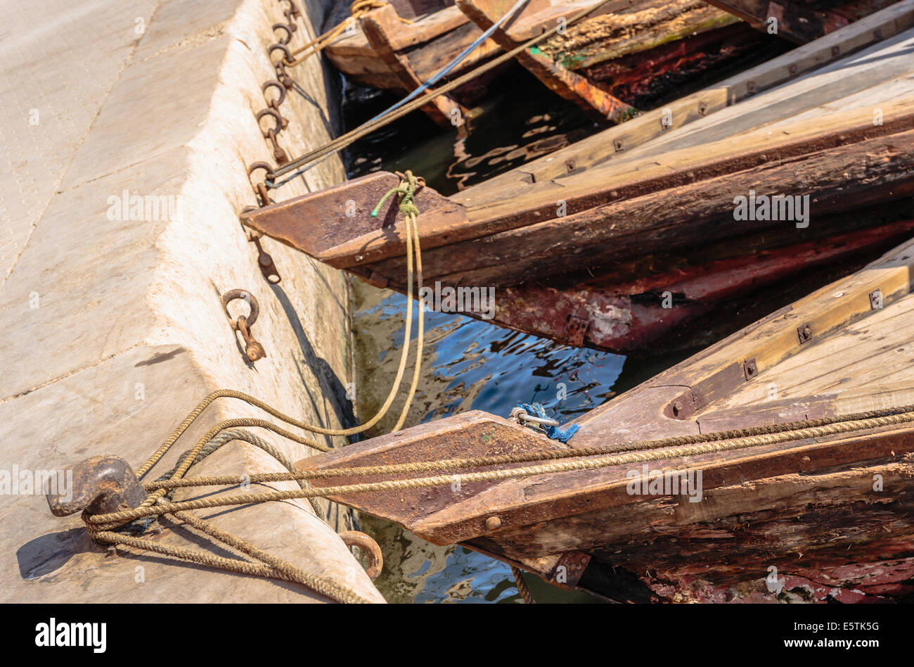 Traditional Abra boat at the pier in Dubai Stock Photo - Alamy