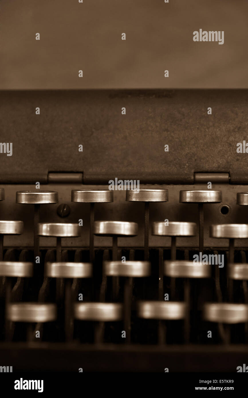 Old typewriter symbol horizontal hi-res stock photography and images ...