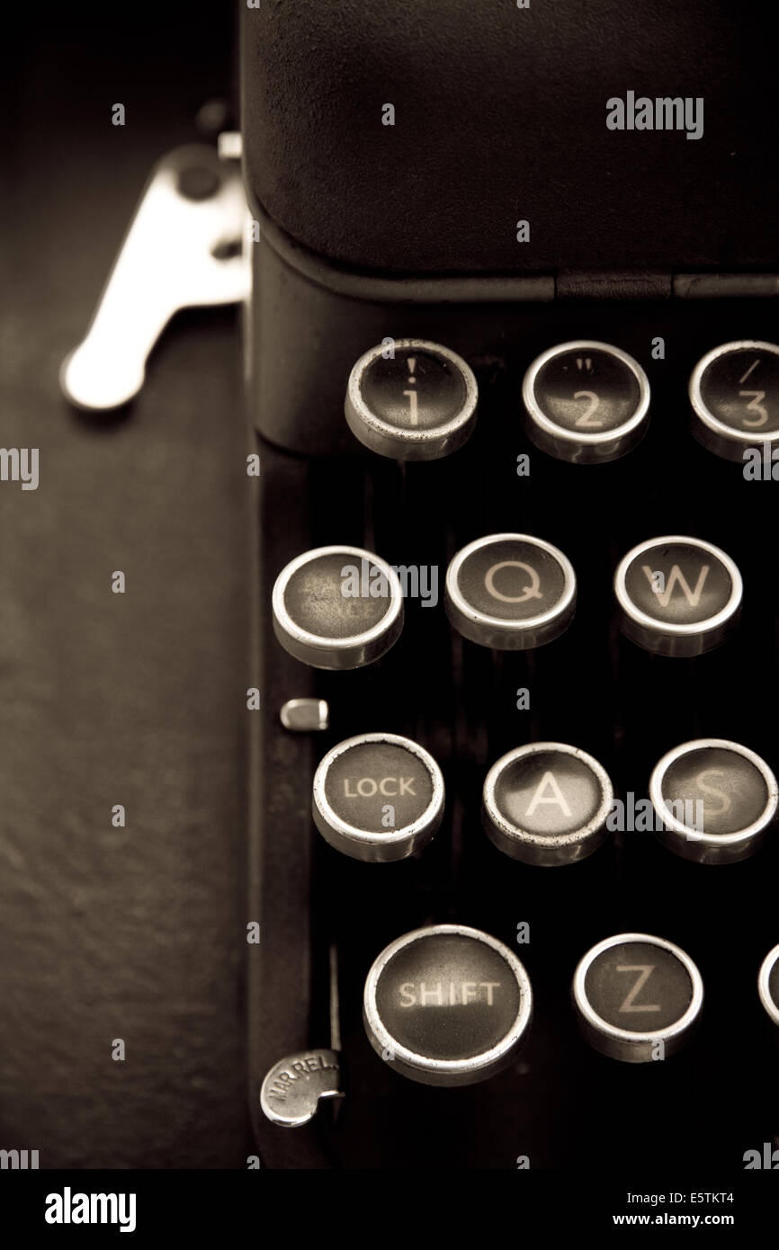Old typewriter symbol horizontal hi-res stock photography and images ...