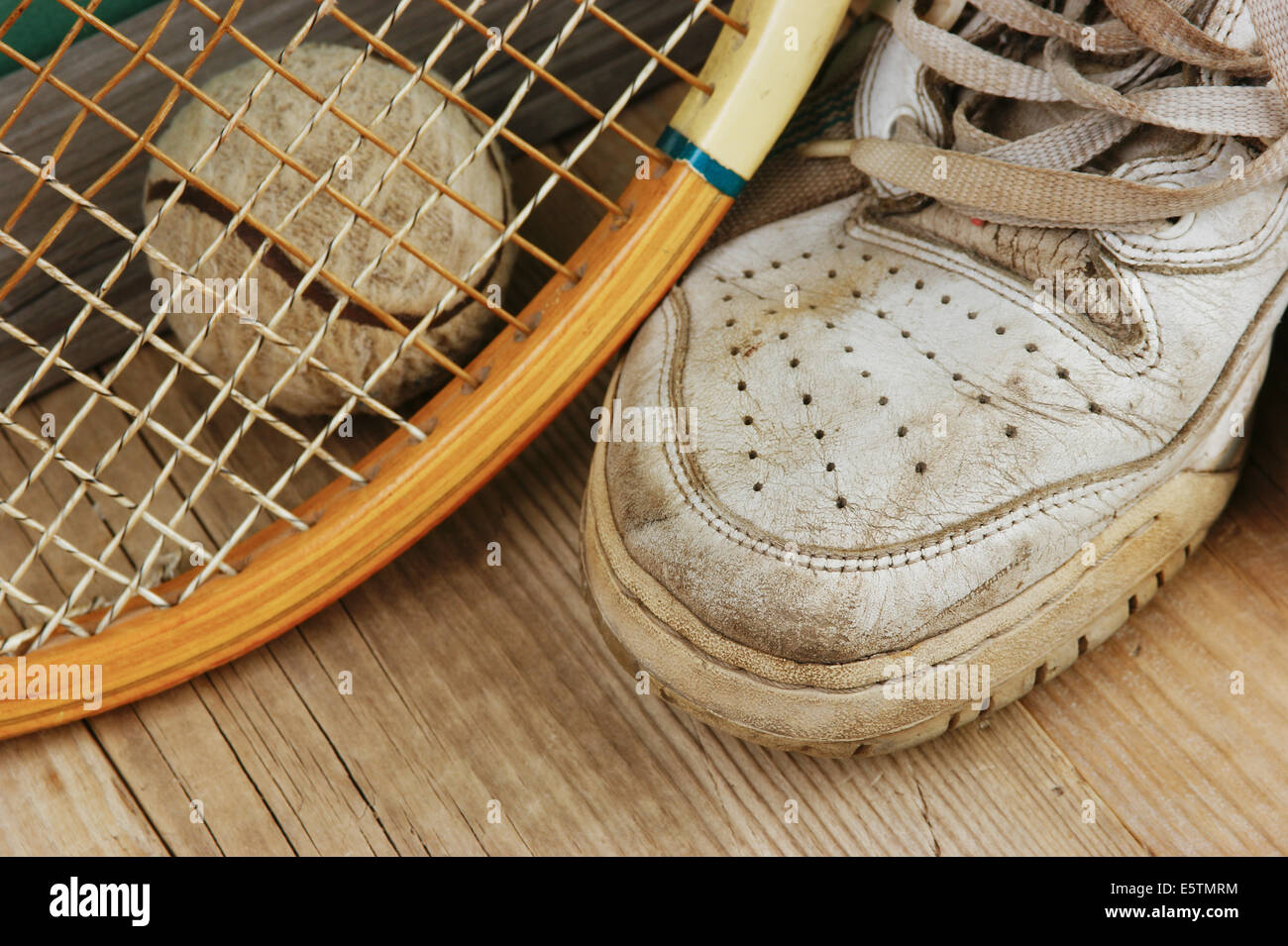 Broken tennis racket hi-res stock photography and images - Alamy