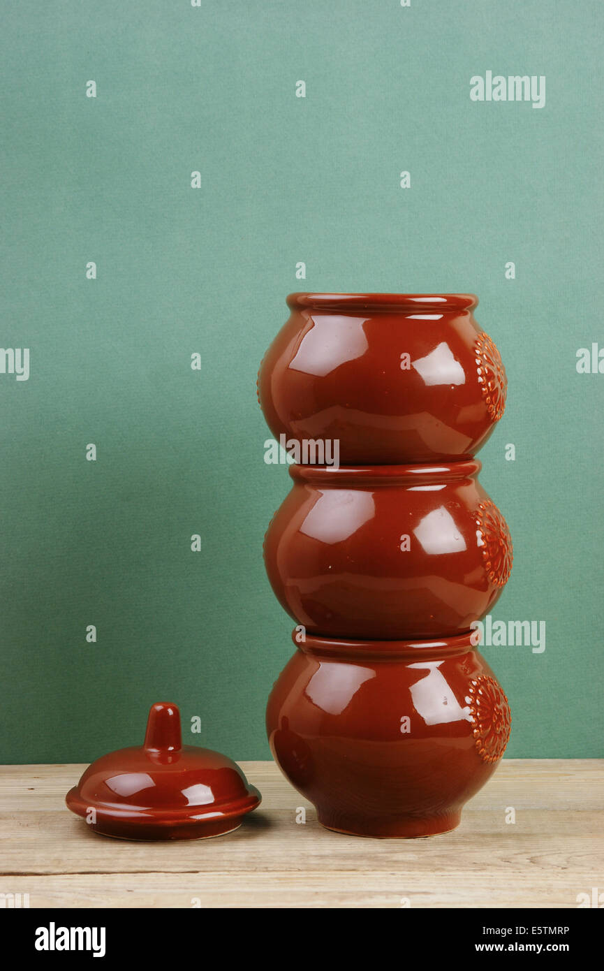 Ceramic cooking pots hi-res stock photography and images - Alamy