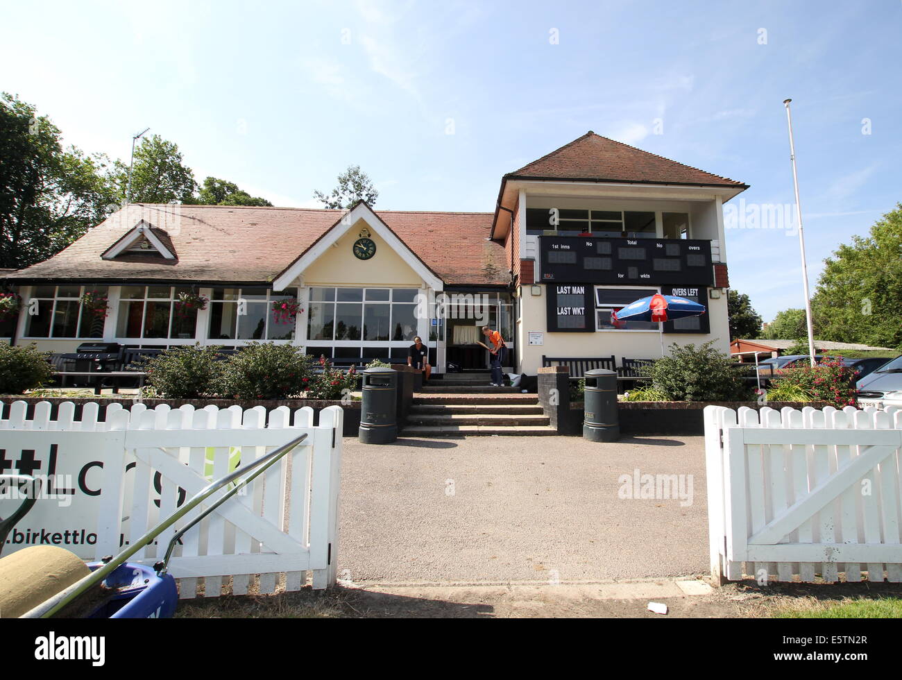 Cricket clubhouse hi-res stock photography and images - Alamy