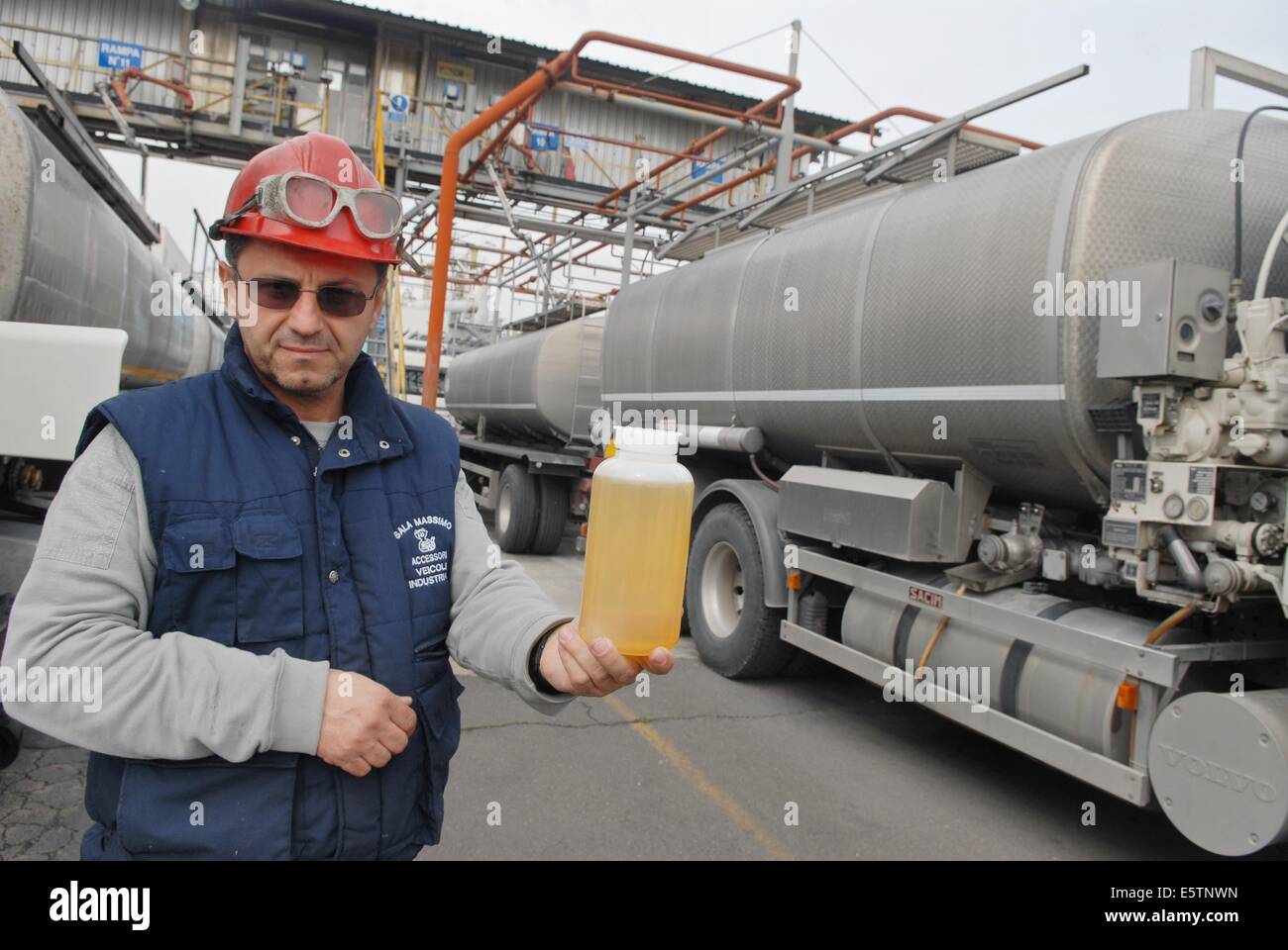 Biofuel production tanker hi-res stock photography and images - Alamy