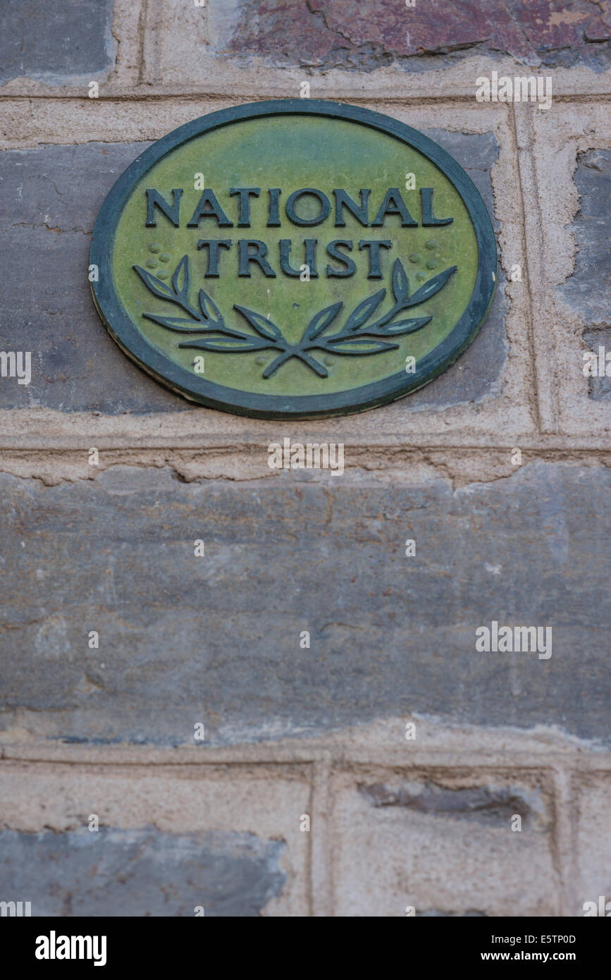 "National Trust" sign on old building in Australia Stock Photo - Alamy