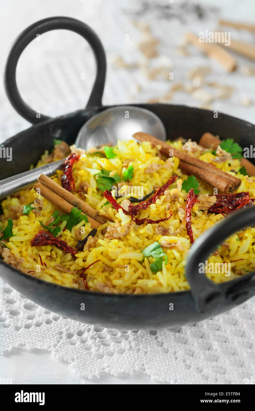 Pilau rice in karahi cooking pot Stock Photo - Alamy