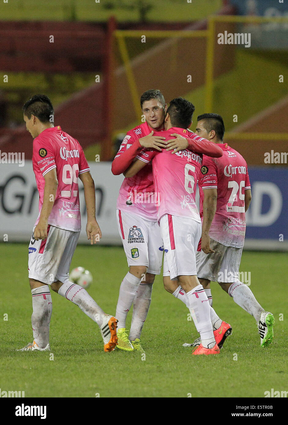 (140806) --SAN SALVADOR, Aug. 6, 2014 (Xinhua) -- Jose Maria Cardenas ...