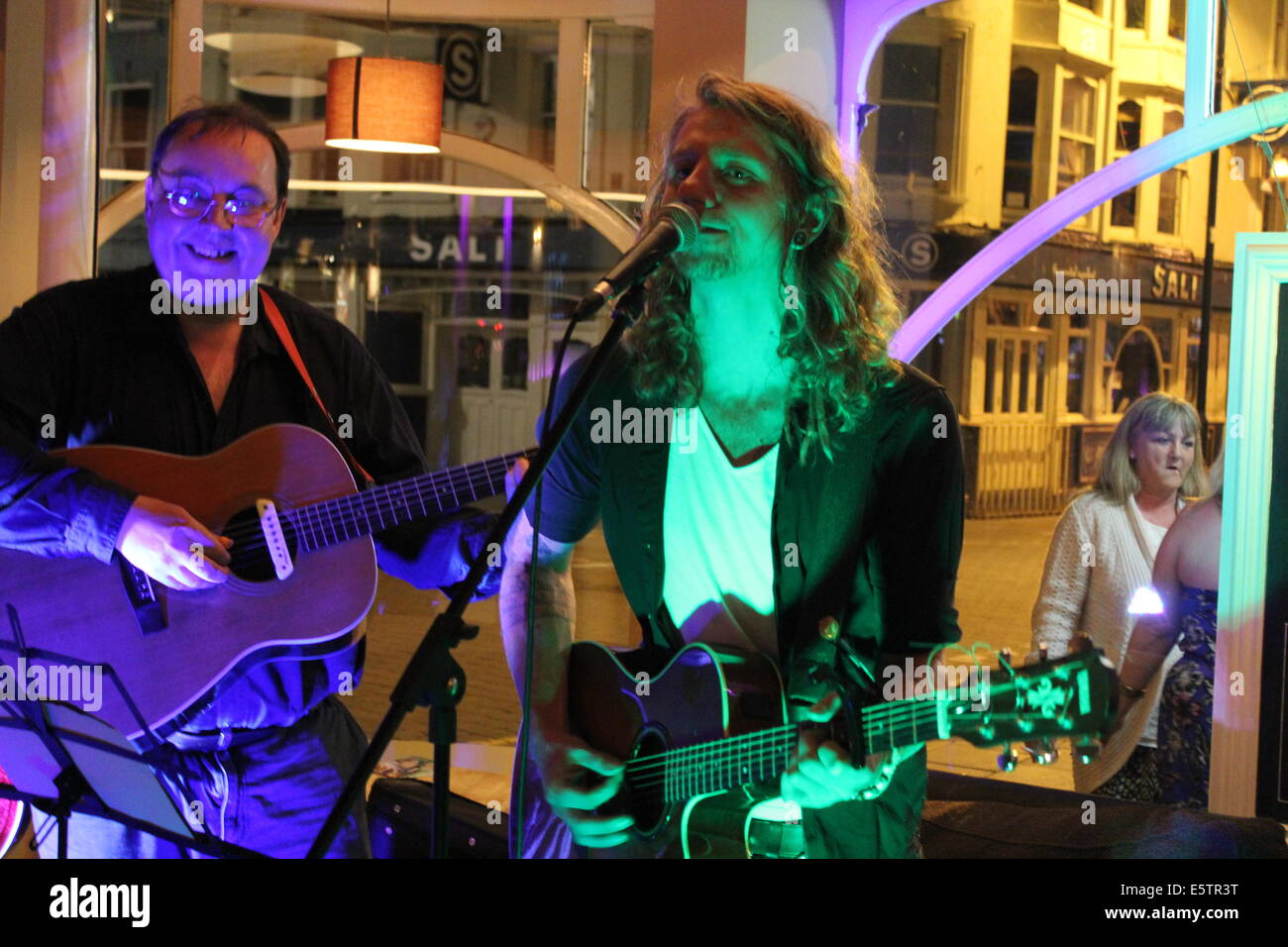 Open mic night hi-res stock photography and images - Alamy