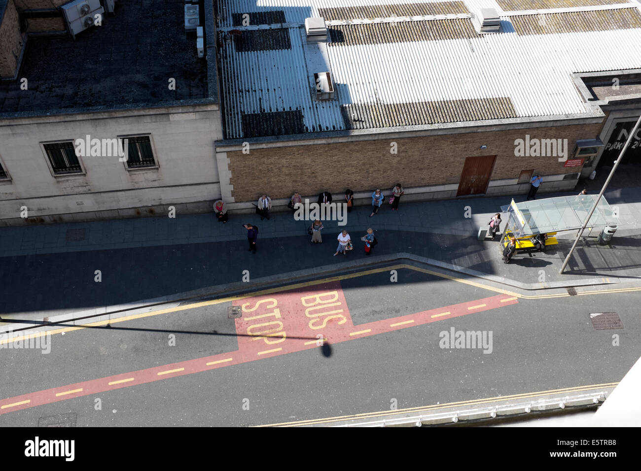 Ariel view people at bus stop from above Stock Photo - Alamy