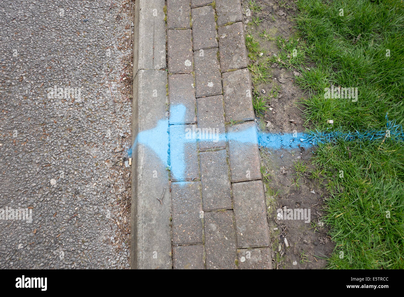 Blue arrow hi-res stock photography and images - Alamy