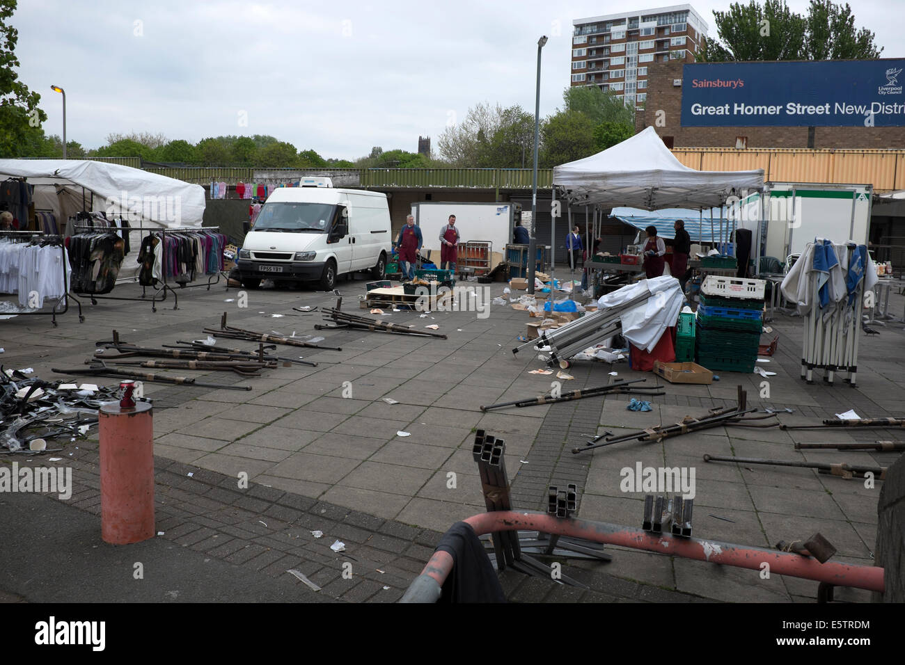 Dismantling Market Stalls Saturday Street Market Stock Photo - Alamy