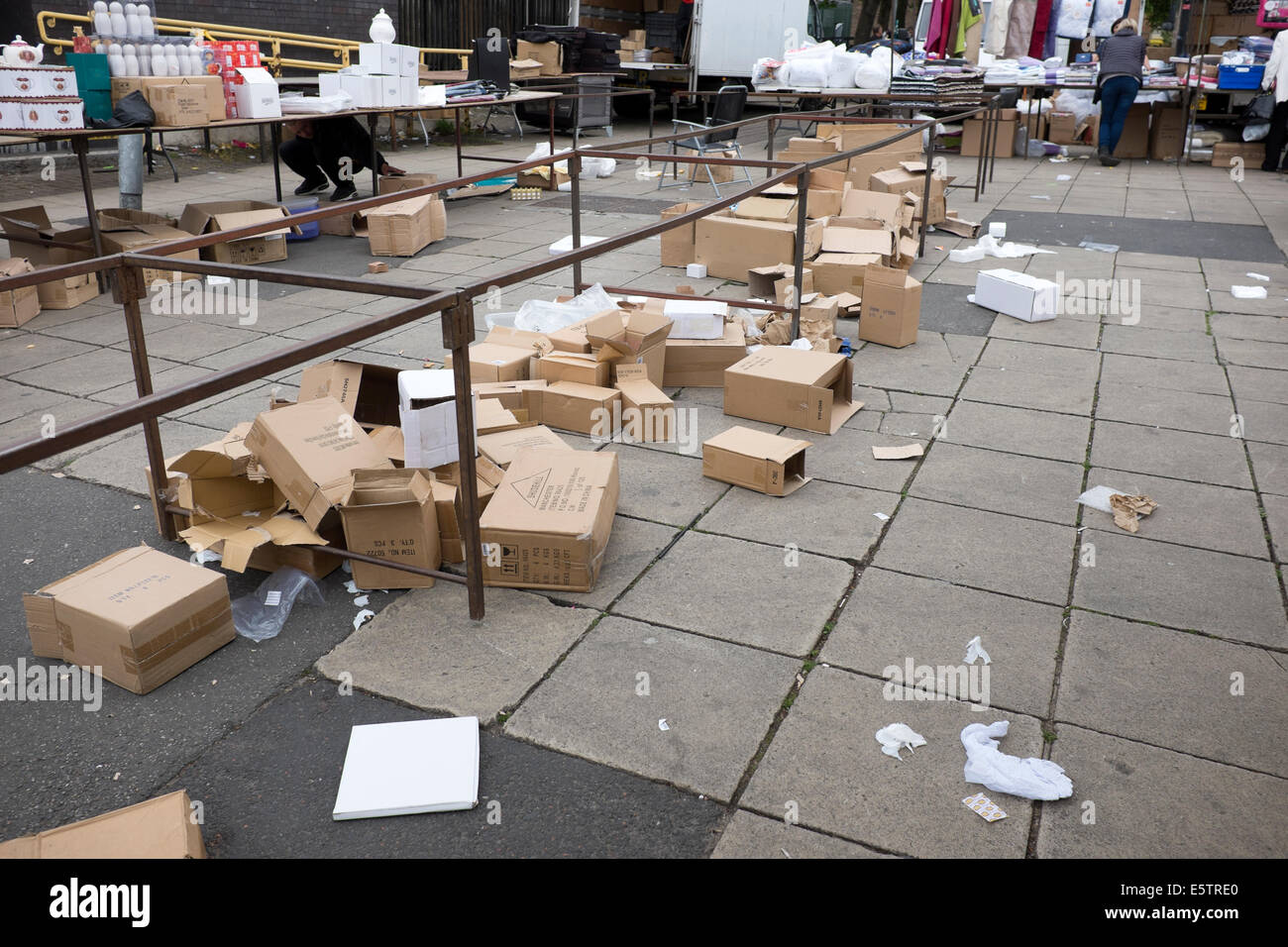 Rubbish empty cardboard boxes street market finish Stock Photo - Alamy