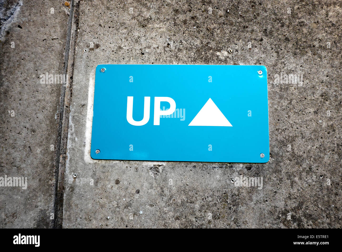 Bold arrow sign and arrow hi-res stock photography and images - Alamy