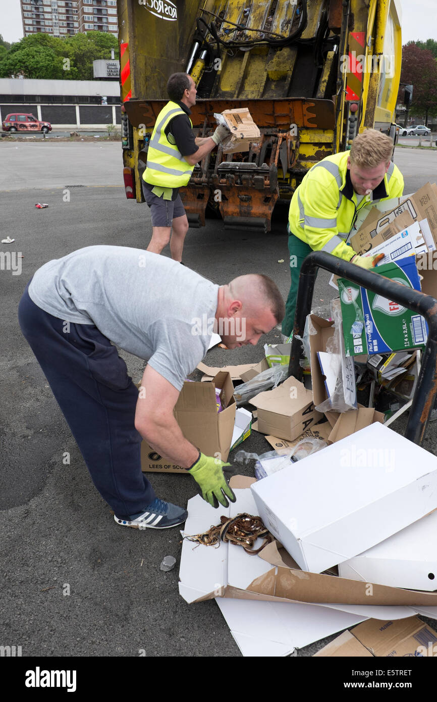 Binmen hi-res stock photography and images - Alamy
