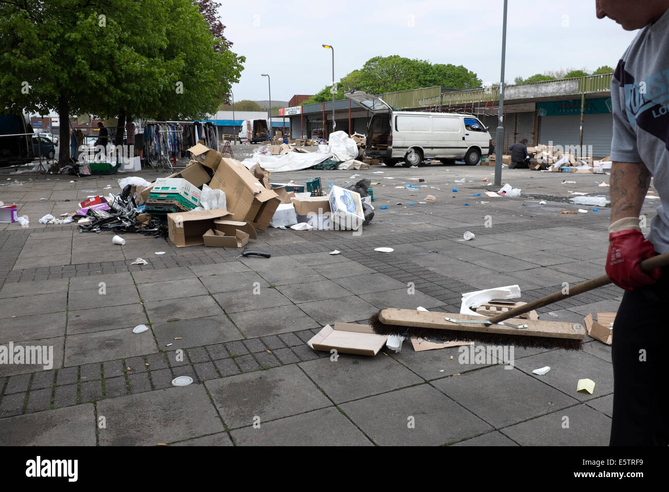 Discarded Rubbish on Pavement Sidewalk Cardboard Stock Photo - Alamy