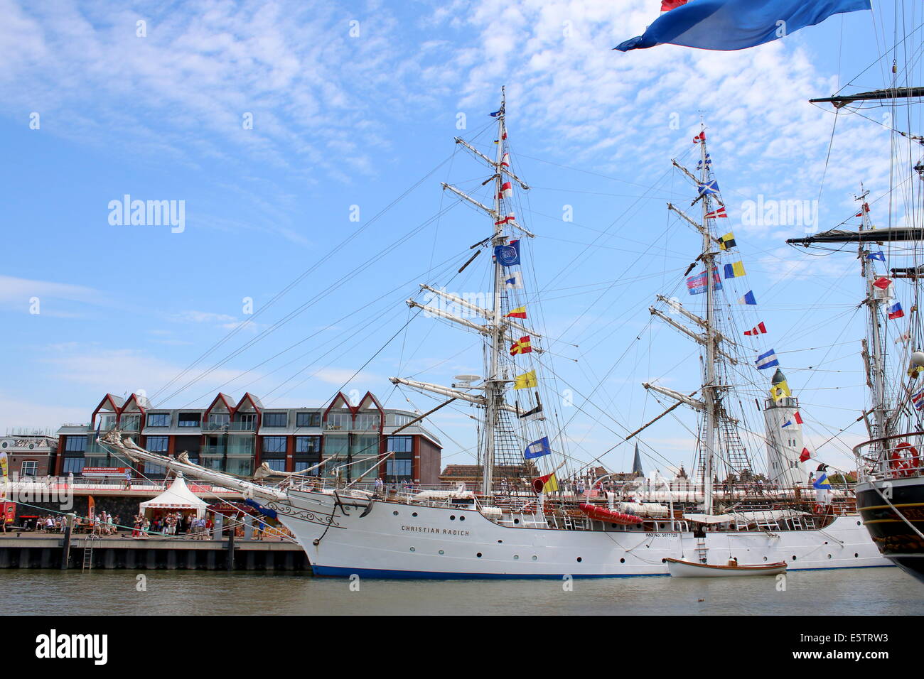 Full rigged ship hi-res stock photography and images - Alamy